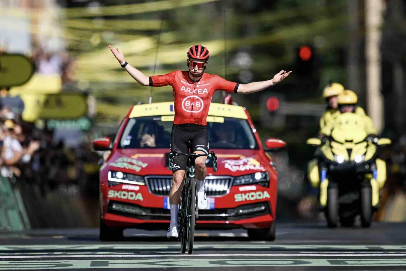 Kevin Vauquelin vainqueur en solitaire de la 2e étape du Tour de France ...