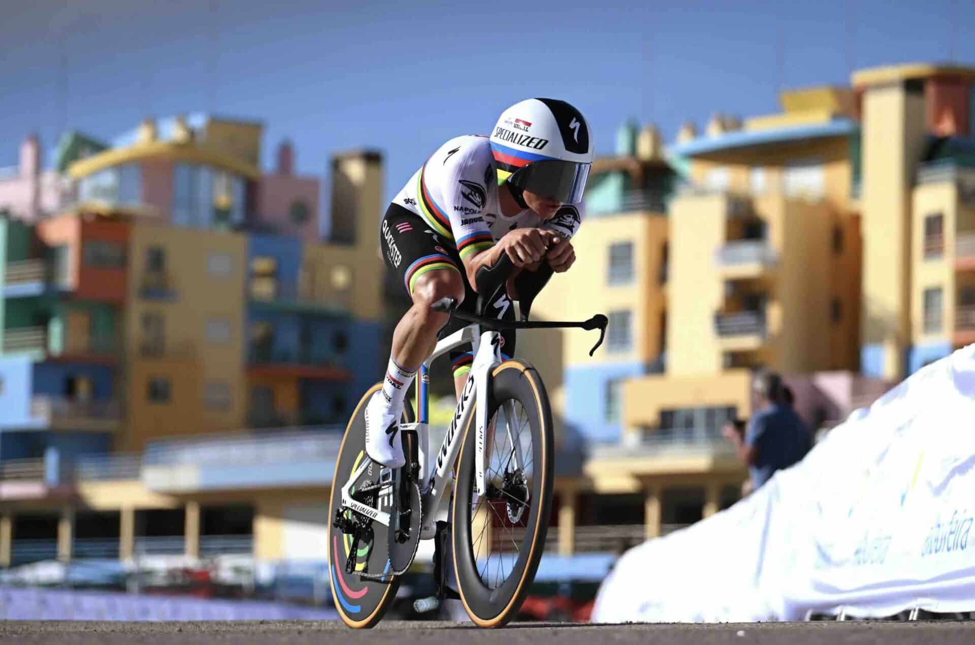 Remco Evenepoel remporte le premier contre la montre du Tour de France