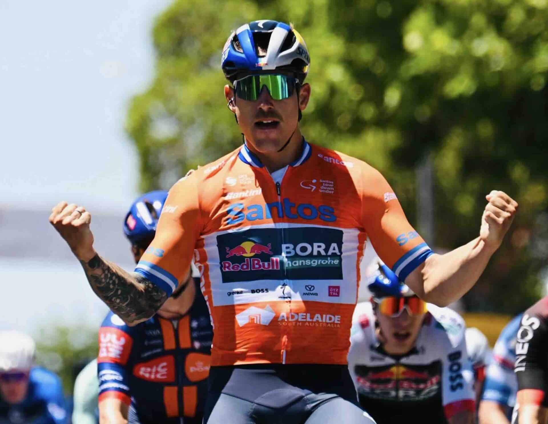 Sam Welsford chute, se relève et gagne la 2e étape du Tour Down Under