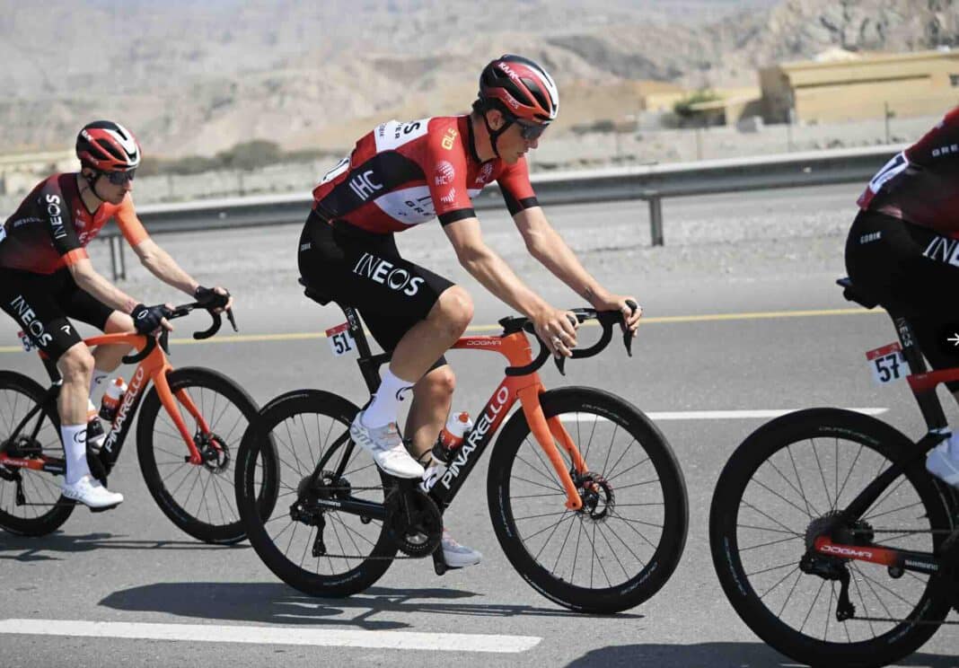 UAE Tour 2025 : Joshua Tarling solide, reste 2e du général