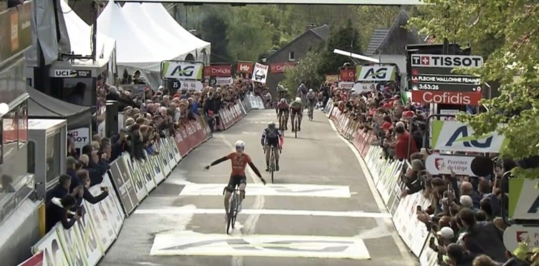 Puck Pieterse remporte La Flèche Wallonne Femmes 2025