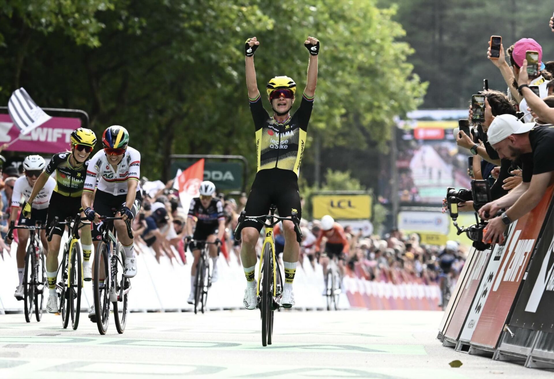 Tour de France Femmes 2025 : Début tonitruant pour la Visma Lease a Bike