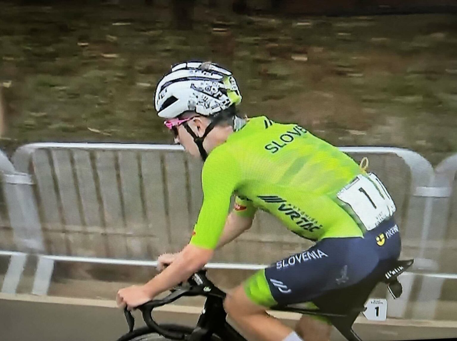 Championnats du Monde 2025 à Kigali : Tadej Pogacar seul en tête de la course à 60km de l'arrivée